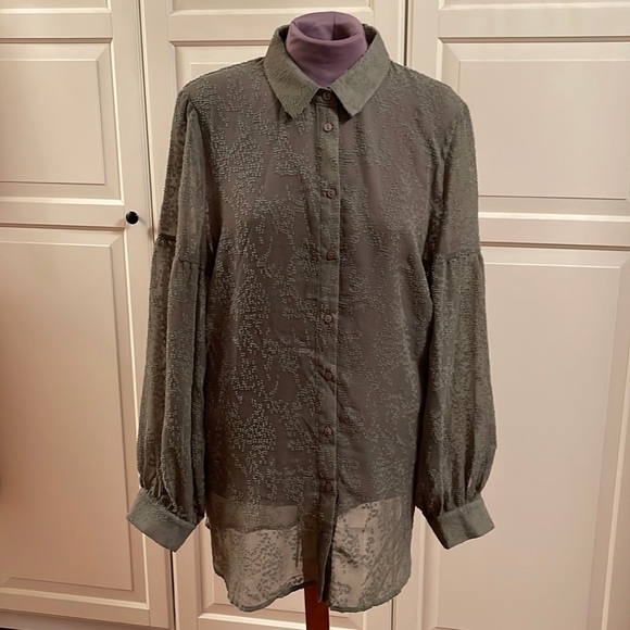 ICHI | Tops | Sexy Sophisticated Ladies Blouse Size 8 And 6 Available ...